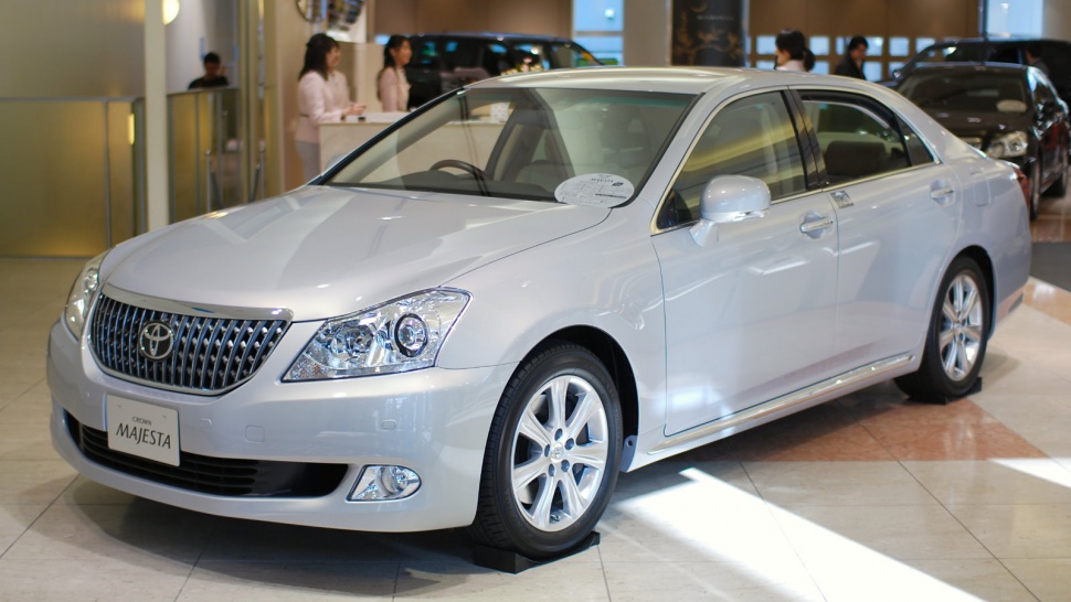 Toyota Crown Majesta technical specifications and fuel economy